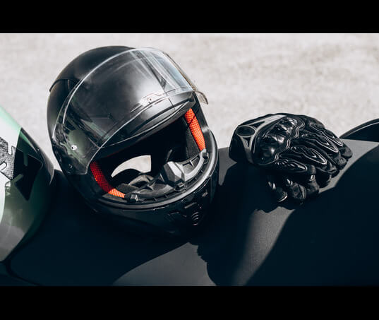 Guia de capacete de moto: tipos, homologações e dicas para escolher o ideal